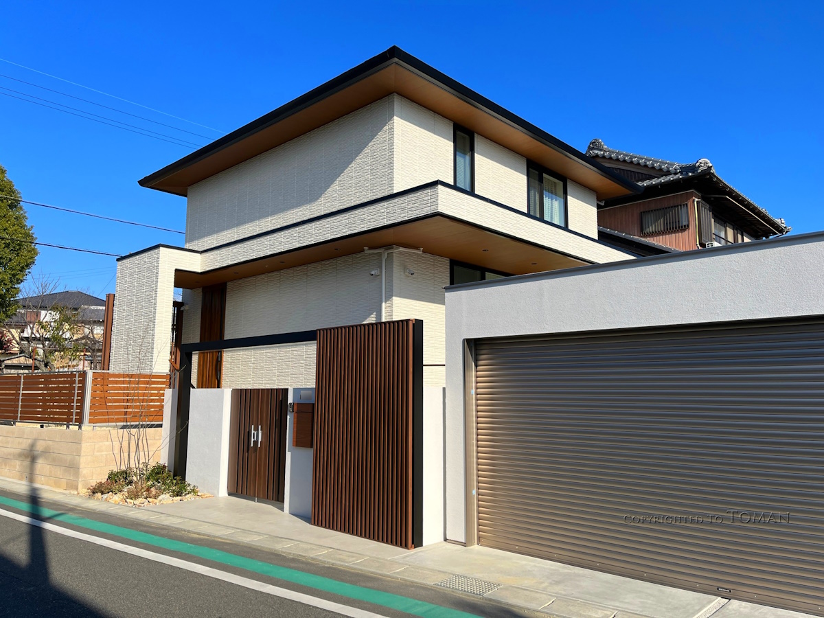 三重県津市 B様邸 LIXIL ワイドシャッターS Cタイプ 防犯対策 外構 | 大阪・三重・愛知・滋賀のカーポート・目隠しフェンス・物置格安工事 | エクステリア.com